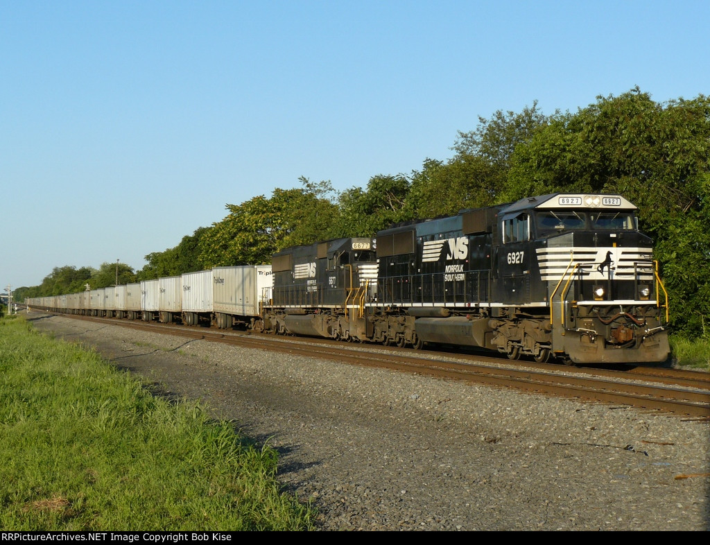 261 about to cross Moyer Street at 7:23 p.m.